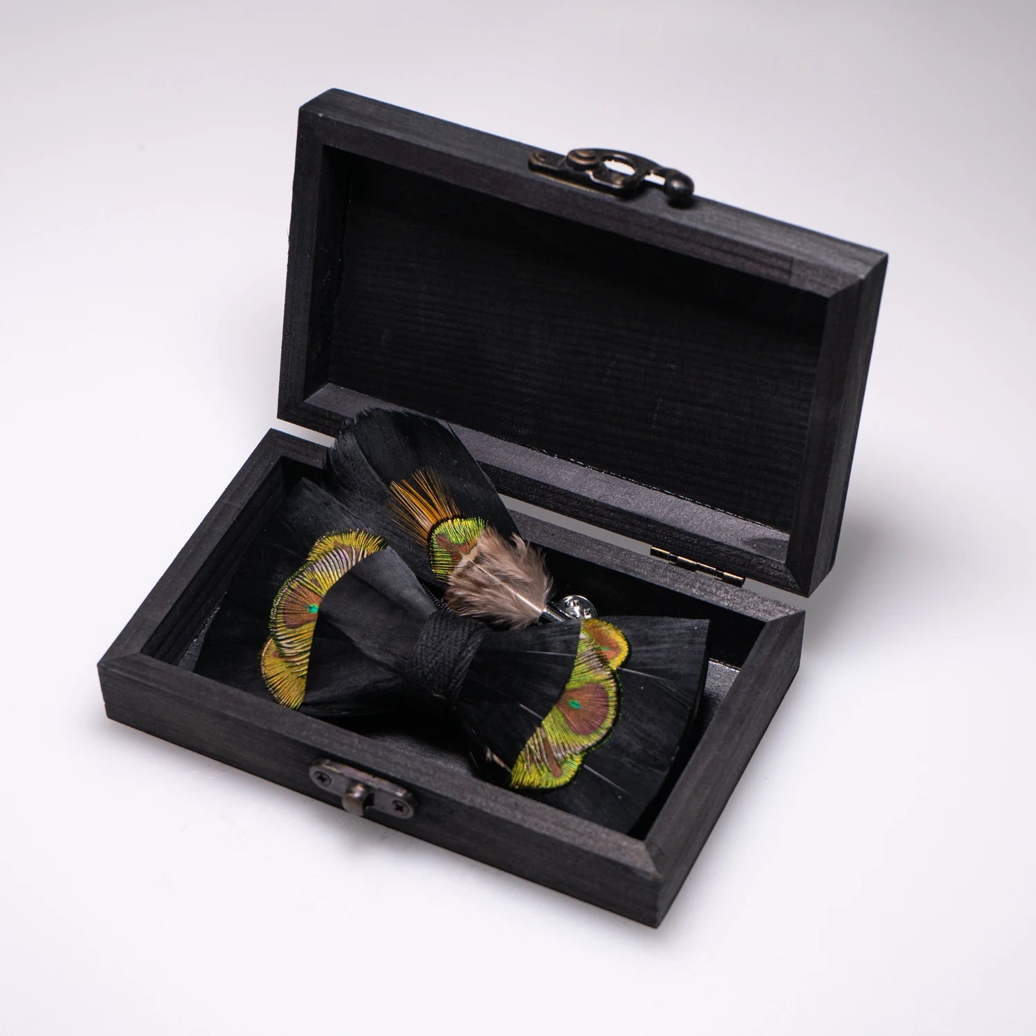 The Hugo Feather Bow Tie: Bold and Stylish Choice – Jack and Miles